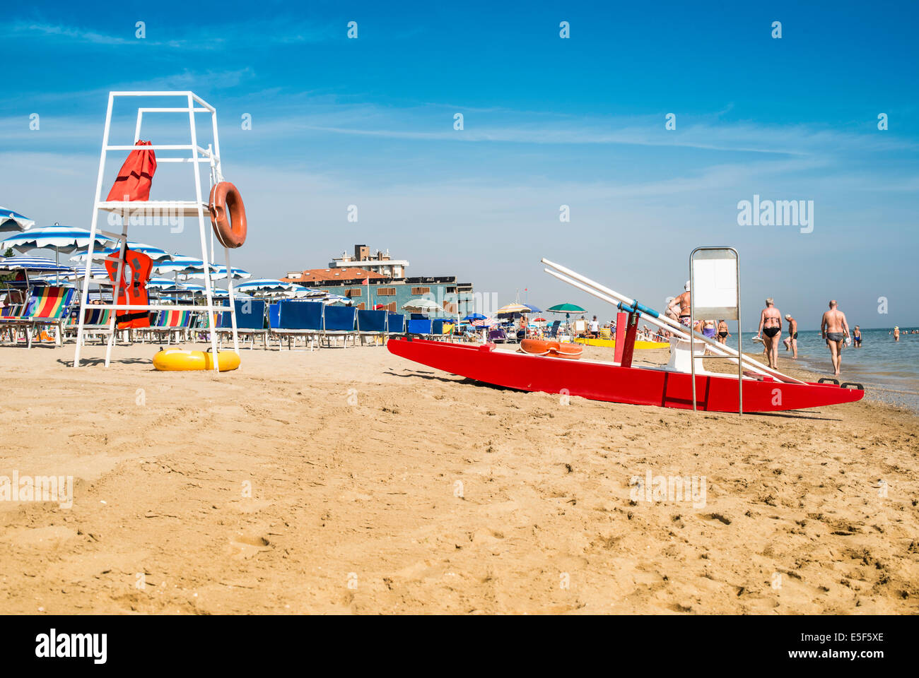 Sicherheitsausrüstung für den strand -Fotos und -Bildmaterial in hoher ...