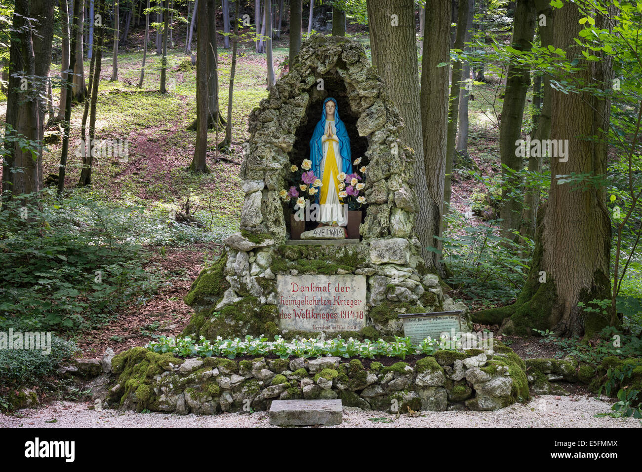 Marienstatue, World War I Memorial in den Wald, Schesslitz, Oberfranken ...
