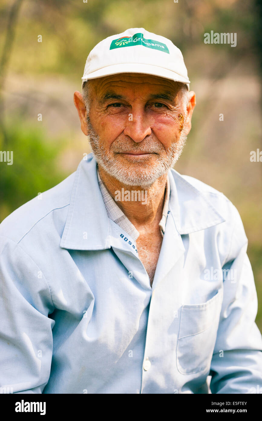 Ziege mit hut -Fotos und -Bildmaterial in hoher Auflösung – Alamy