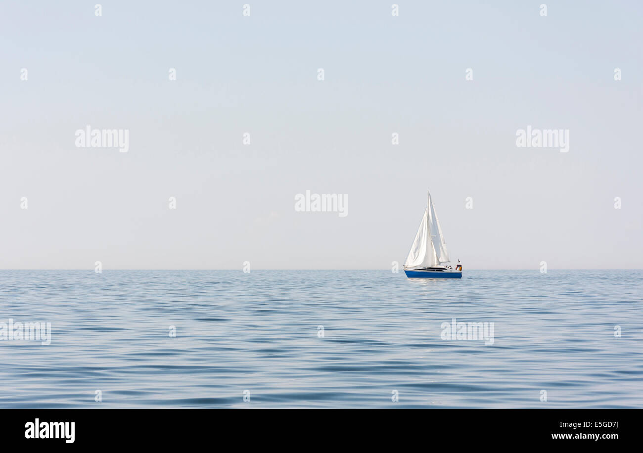 Segeln sie den ozean blau -Fotos und -Bildmaterial in hoher Auflösung ...