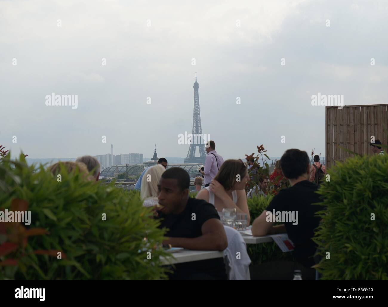 Printemps Paris Terrace Stockfotos und -bilder Kaufen - Alamy