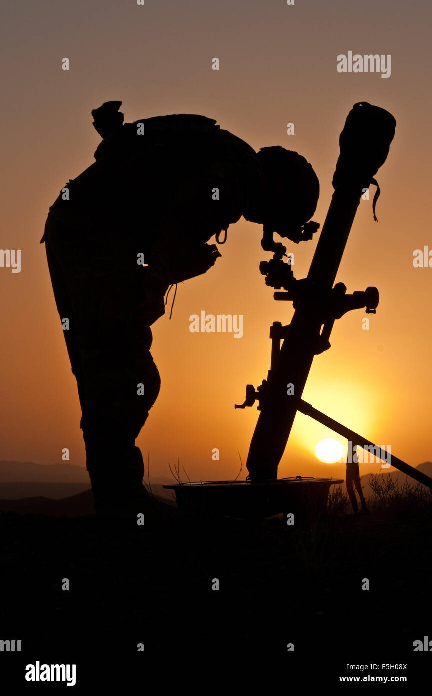 US Army Spc. Zac Moore, ein Mortarman mit Mörtel Platoon, 2nd Battalion ...