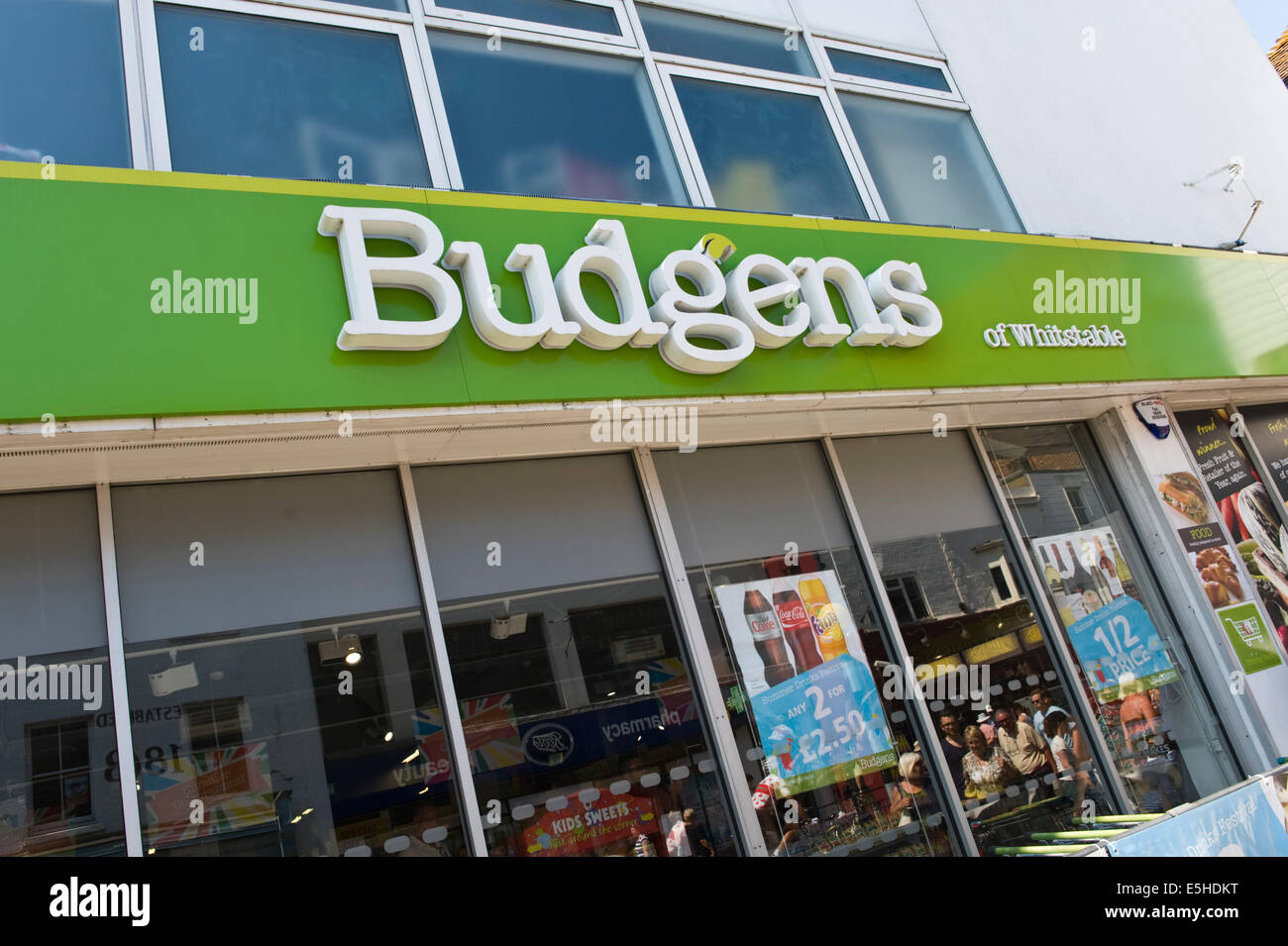 Budgens supermarket logo -Fotos und -Bildmaterial in hoher Auflösung ...