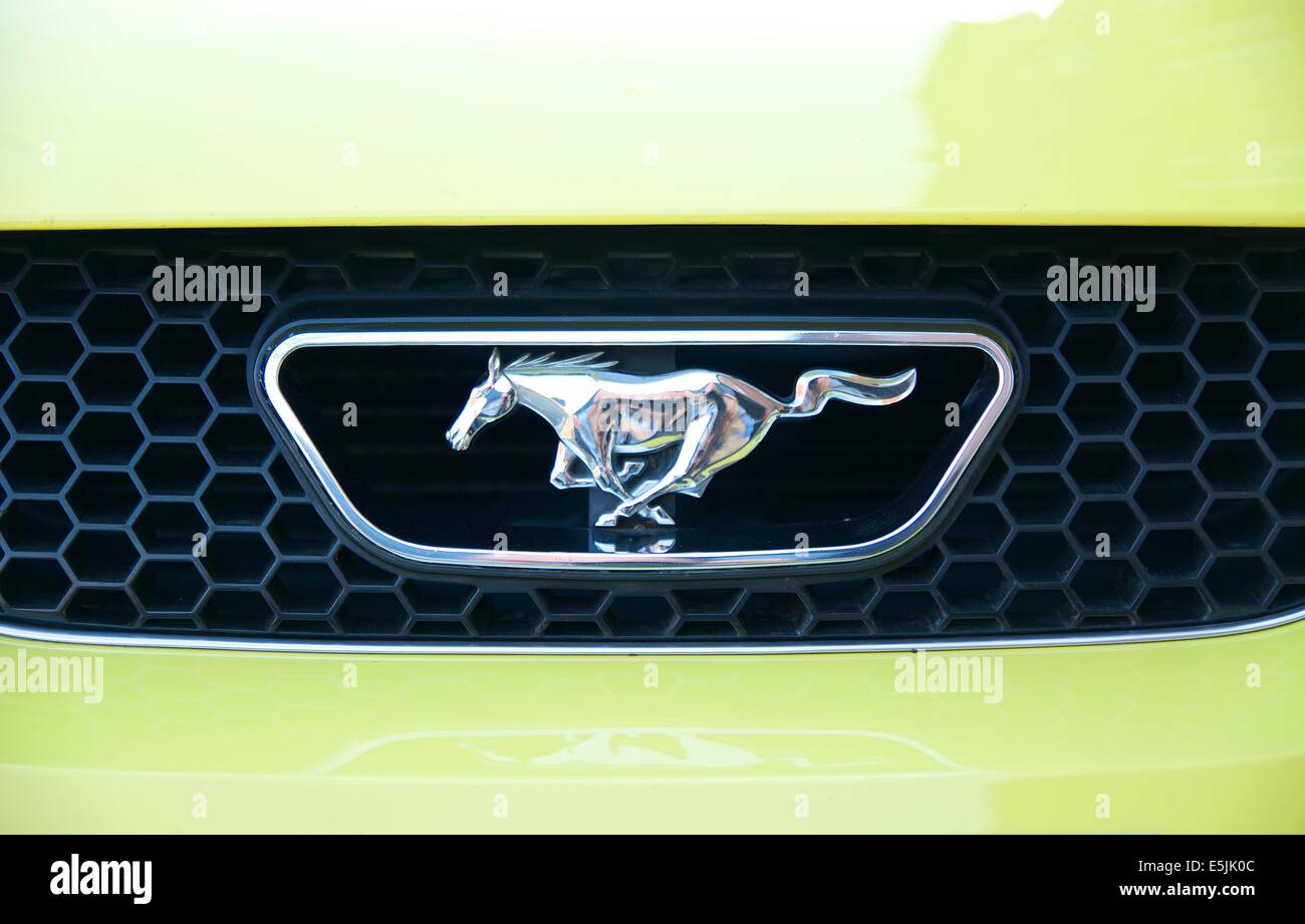 Ford Mustang Auto Grill Stockfotografie - Alamy