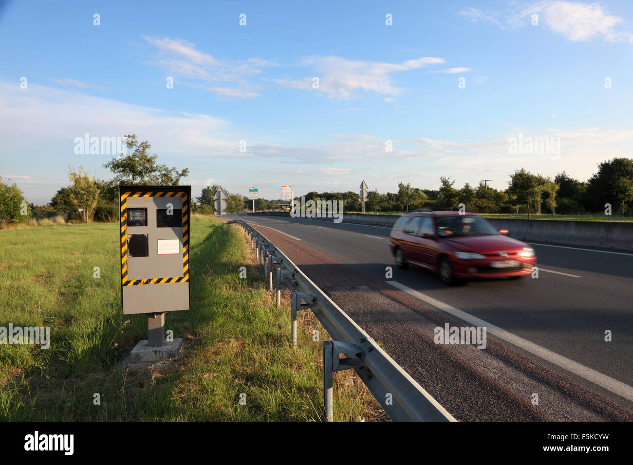 Speed camera france -Fotos und -Bildmaterial in hoher Auflösung – Alamy