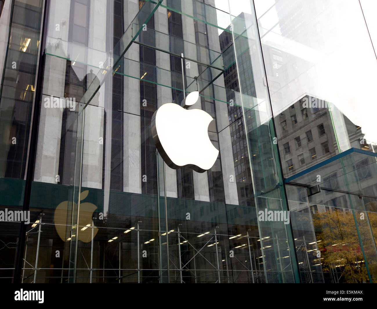 Apple computer store new york -Fotos und -Bildmaterial in hoher ...