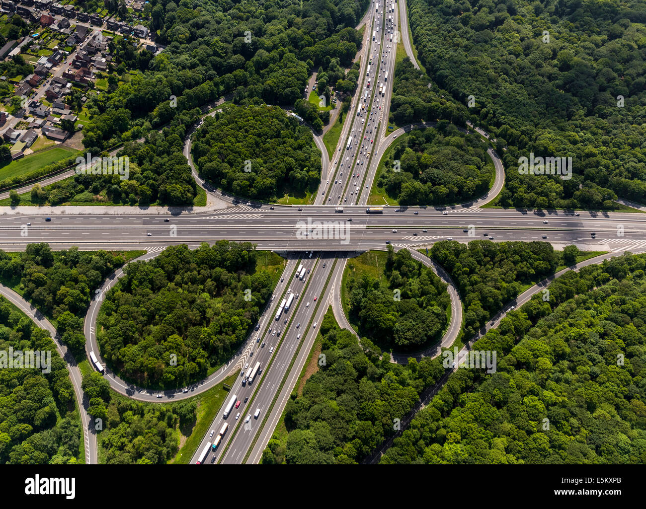 Intersection roads -Fotos und -Bildmaterial in hoher Auflösung – Alamy