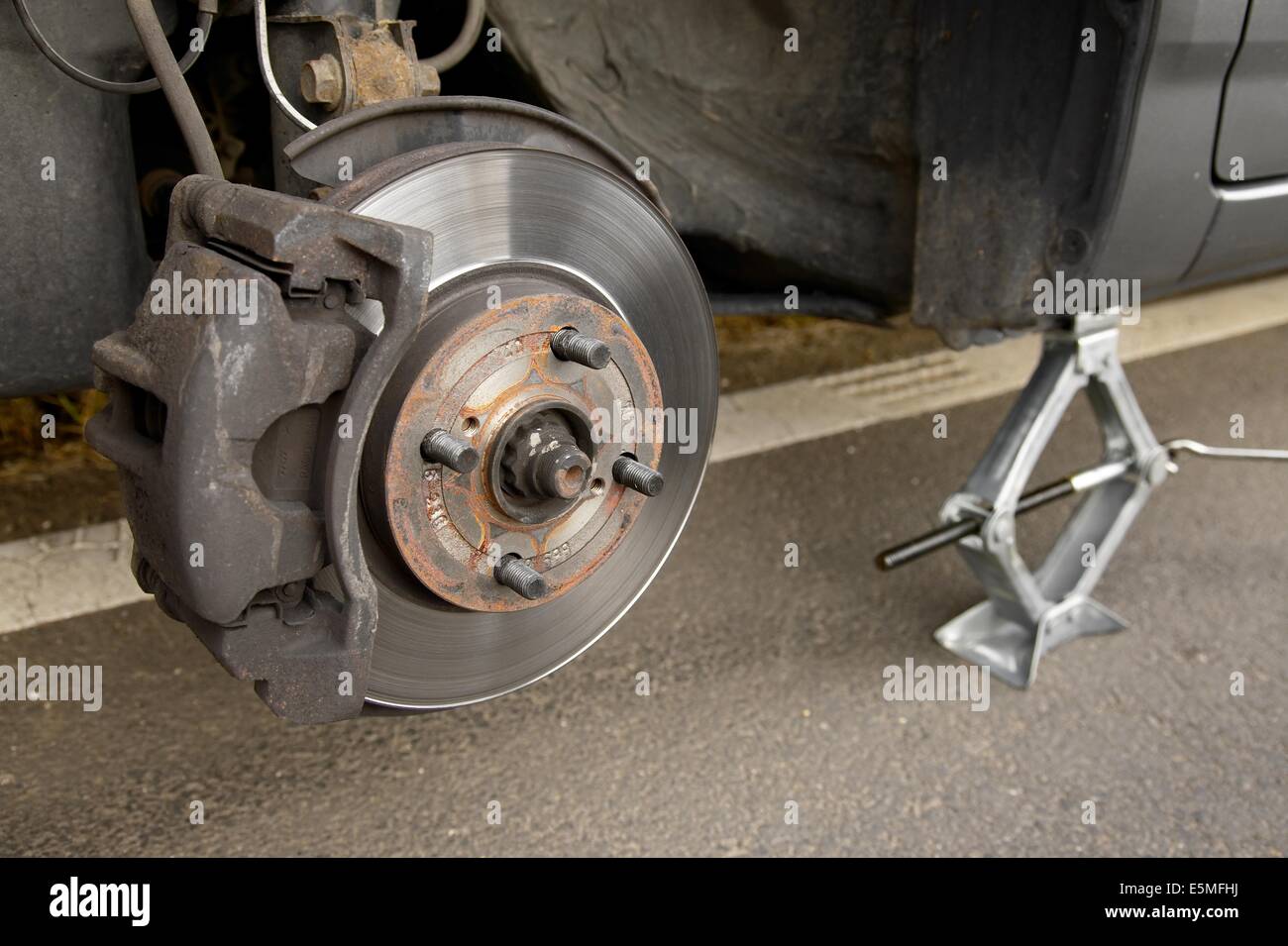 Rad ausbauen -Fotos und -Bildmaterial in hoher Auflösung – Alamy