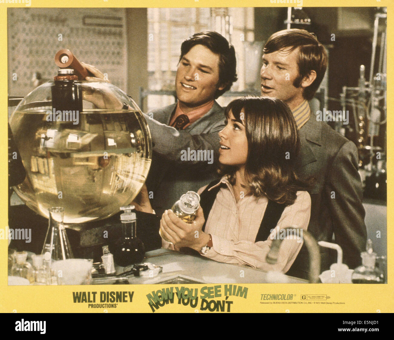 Nun sehen SIE ihn, jetzt nicht, US Lobbycard, von links: Kurt Russell ...