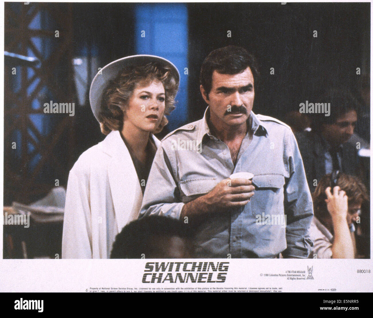 SWITCHING CHANNELS, US Lobbycard, von links: Kathleen Turner, Burt ...