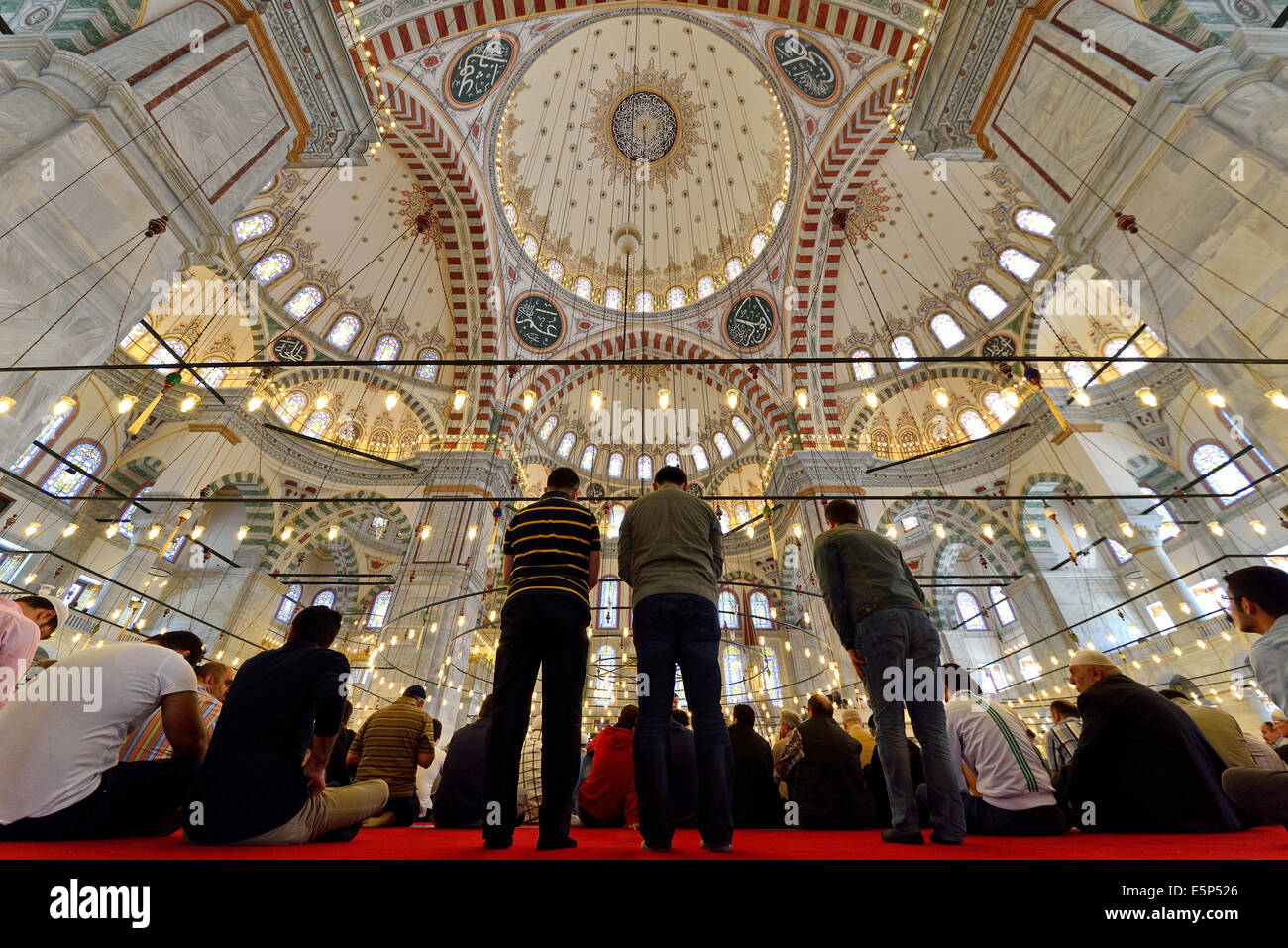 Muslime gottesdienst -Fotos und -Bildmaterial in hoher Auflösung – Alamy