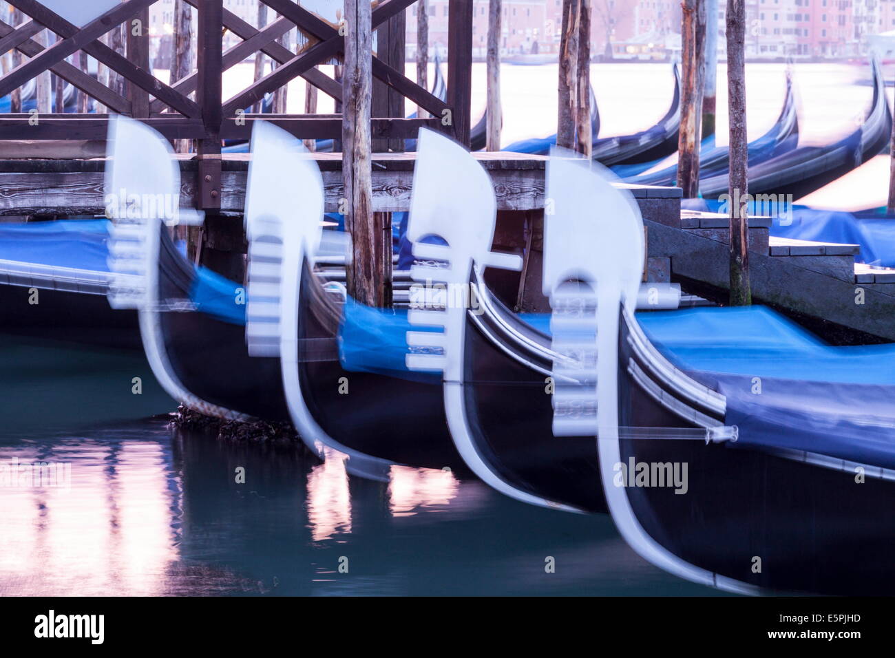 Gondeln hautnah -Fotos und -Bildmaterial in hoher Auflösung – Alamy