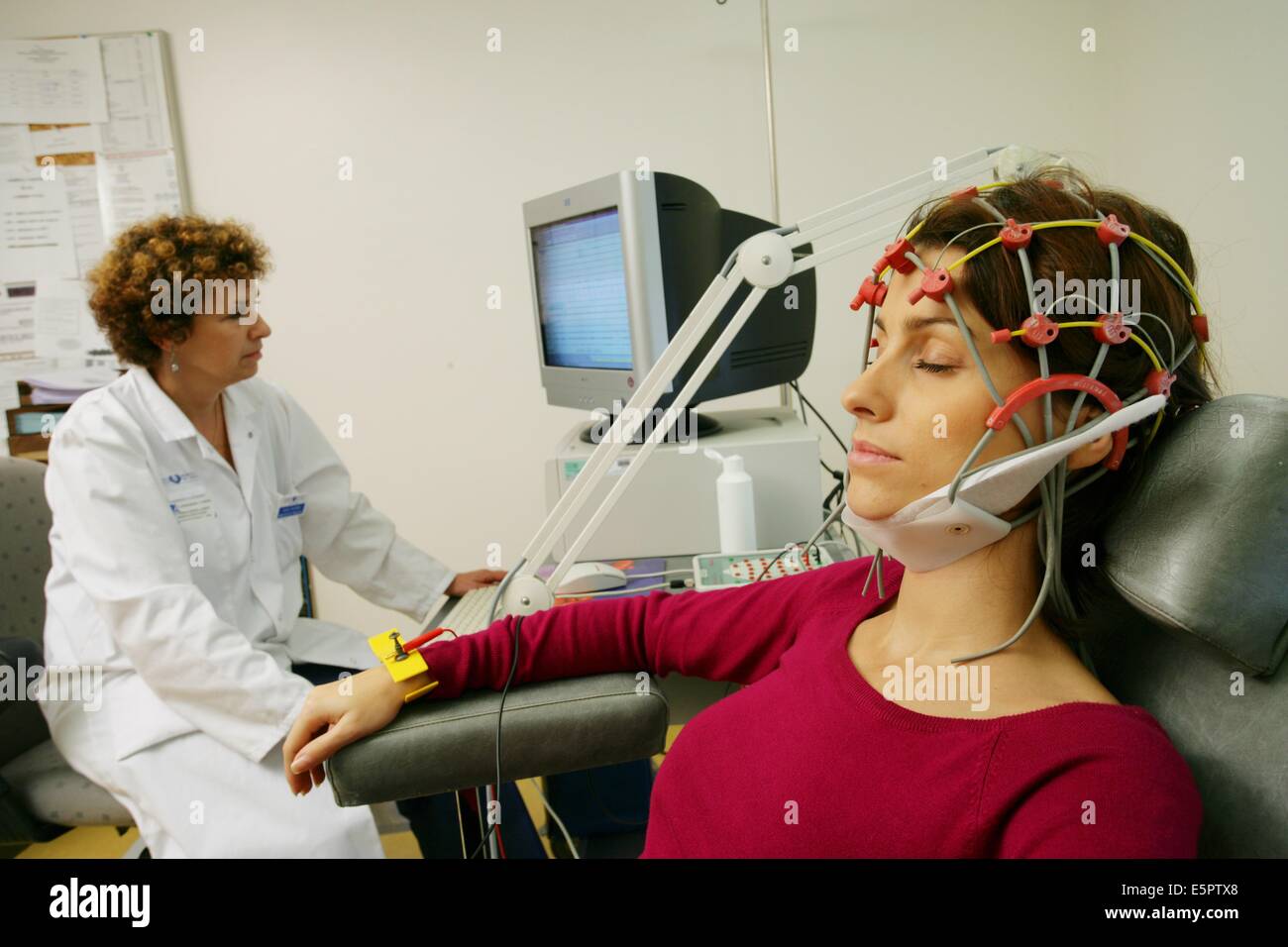 Eeg patient -Fotos und -Bildmaterial in hoher Auflösung – Alamy