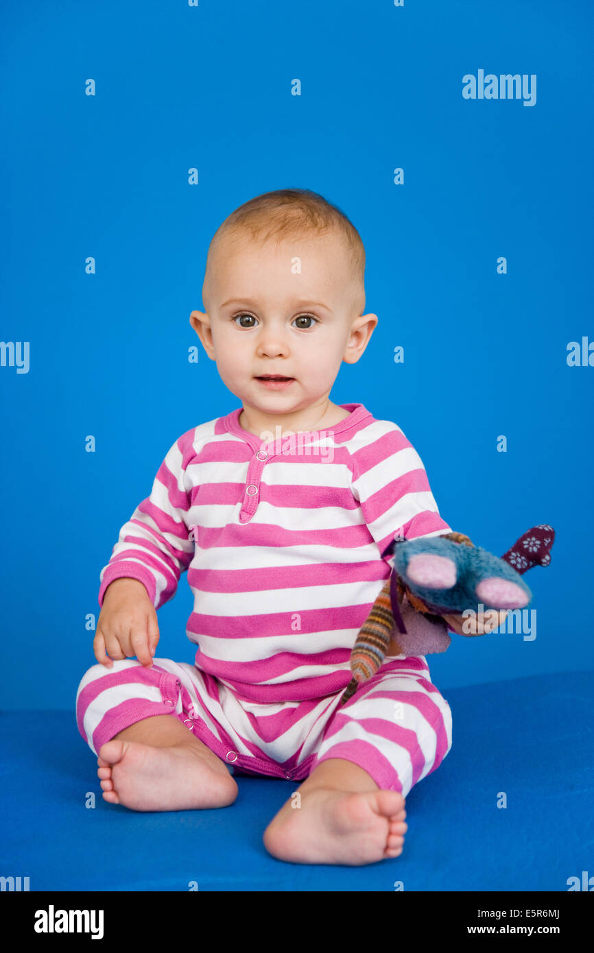 12 month old girl -Fotos und -Bildmaterial in hoher Auflösung – Alamy