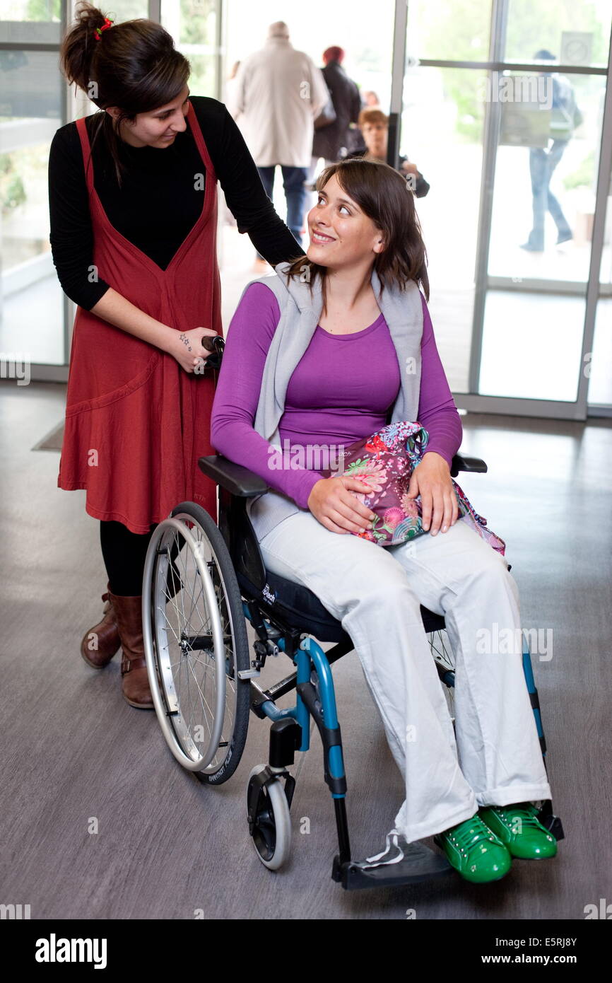 Zwei behinderte menschen Stockfotos und -bilder Kaufen - Alamy