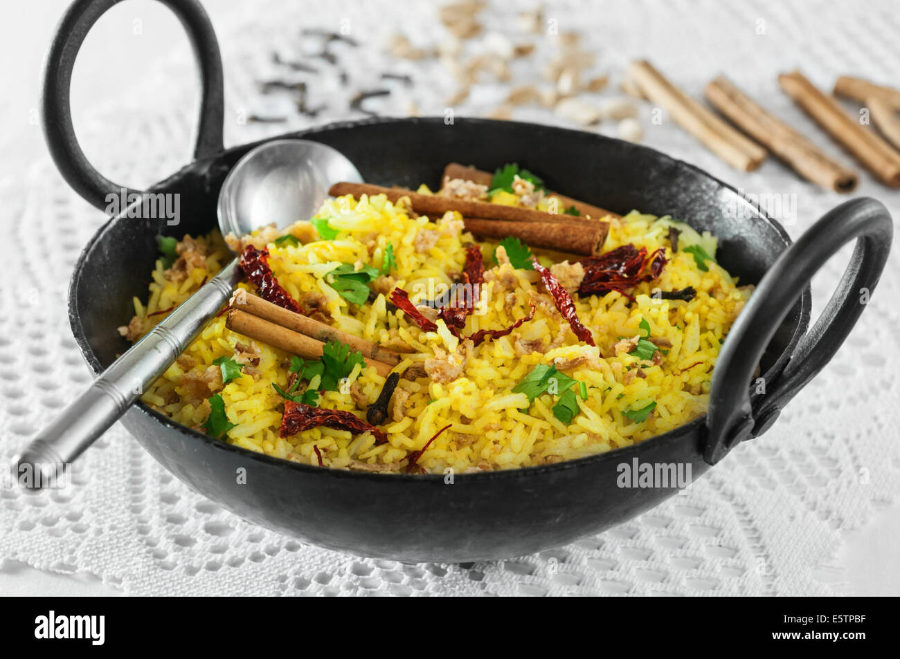 Pilau Reis im Karahi Kochtopf Stockfotografie - Alamy