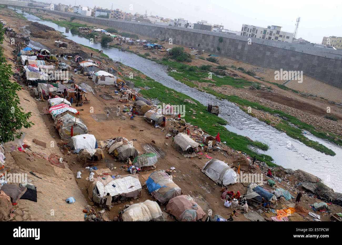 Karachi slum -Fotos und -Bildmaterial in hoher Auflösung – Alamy