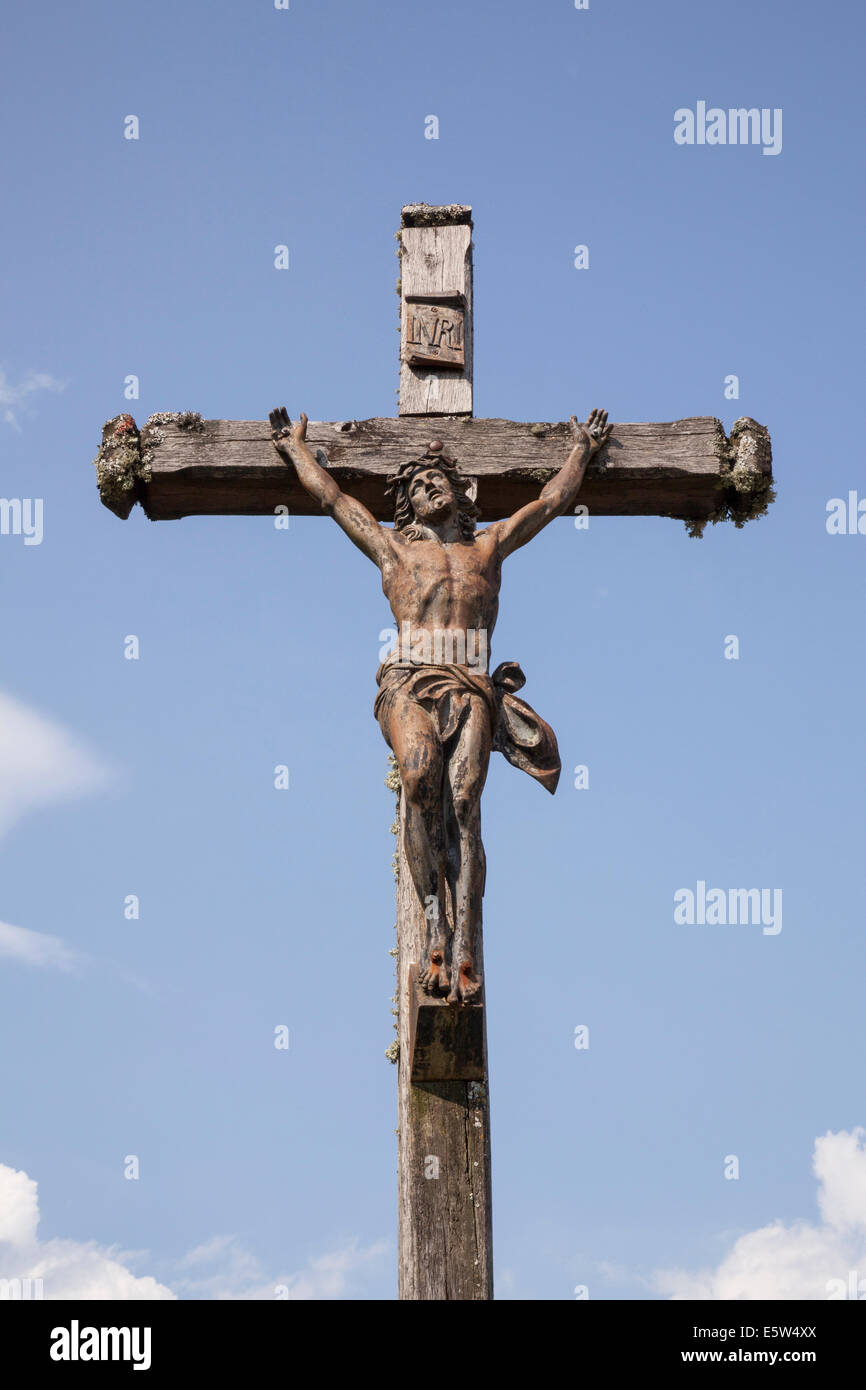 Statue von jesus am kreuz -Fotos und -Bildmaterial in hoher Auflösung – Alamy