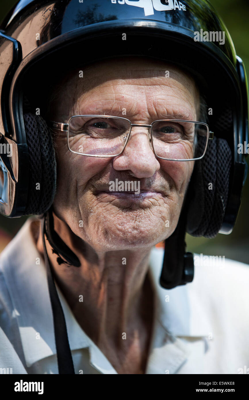 älterer motorradfahrer -Fotos und -Bildmaterial in hoher Auflösung – Alamy