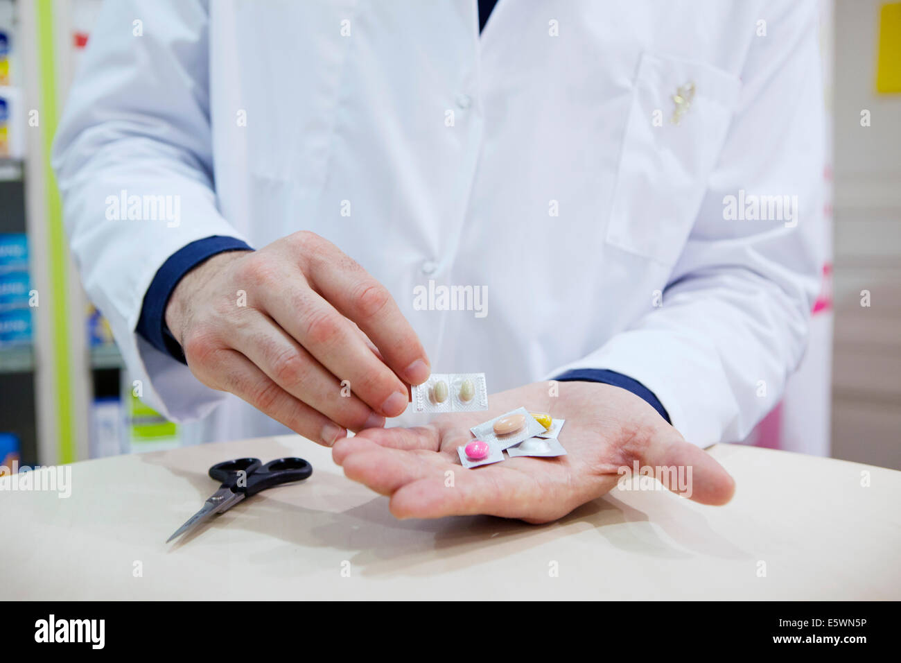 Apotheker professionell -Fotos und -Bildmaterial in hoher Auflösung – Alamy