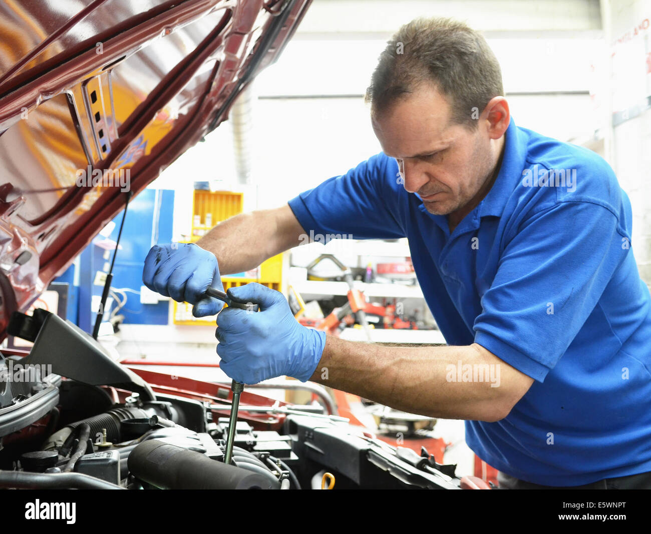 Mittelmotor automobil -Fotos und -Bildmaterial in hoher Auflösung – Alamy
