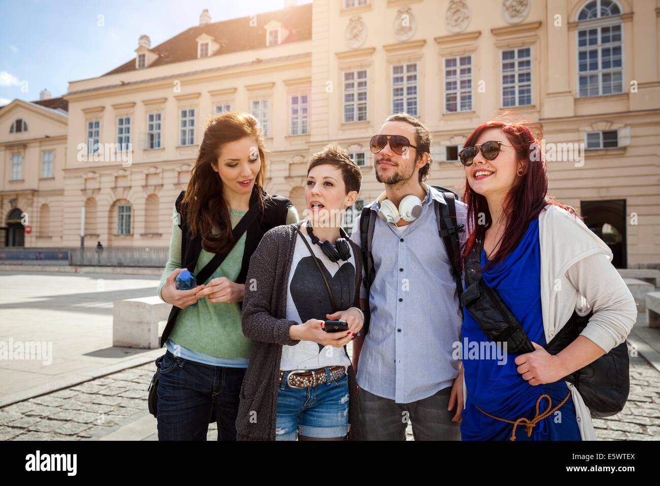 Junge erwachsene -Fotos und -Bildmaterial in hoher Auflösung – Alamy