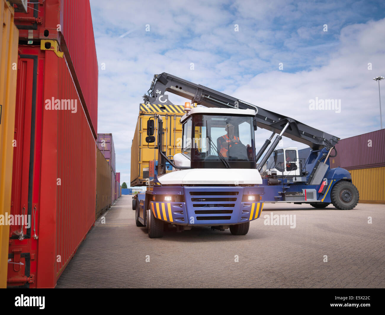 Lkw kran -Fotos und -Bildmaterial in hoher Auflösung – Alamy