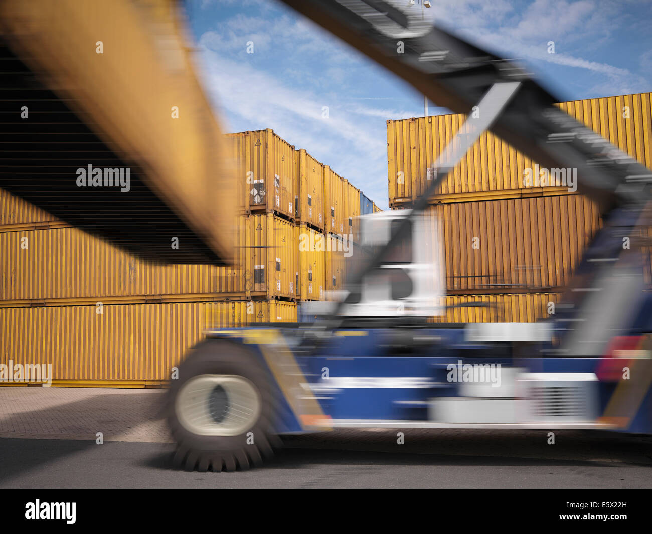 Versand im hafen -Fotos und -Bildmaterial in hoher Auflösung – Alamy