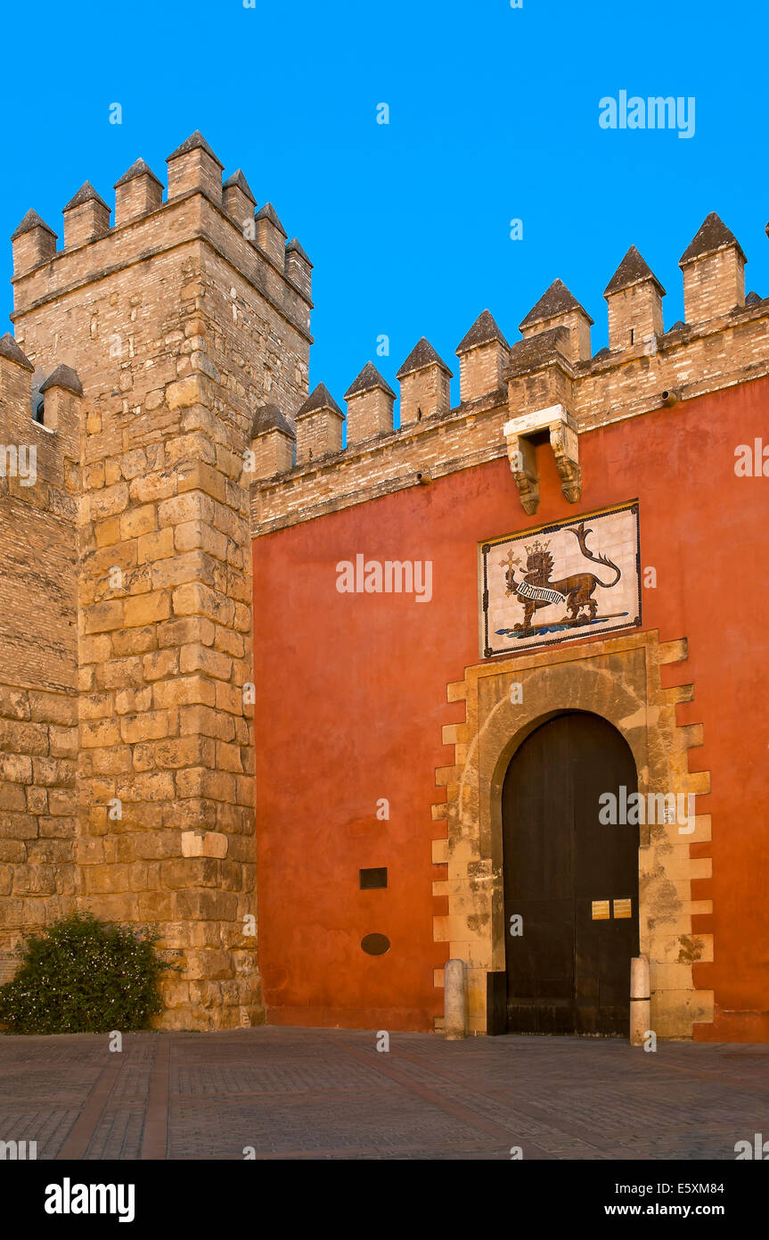 Seville spain alcazar lion gate -Fotos und -Bildmaterial in hoher ...