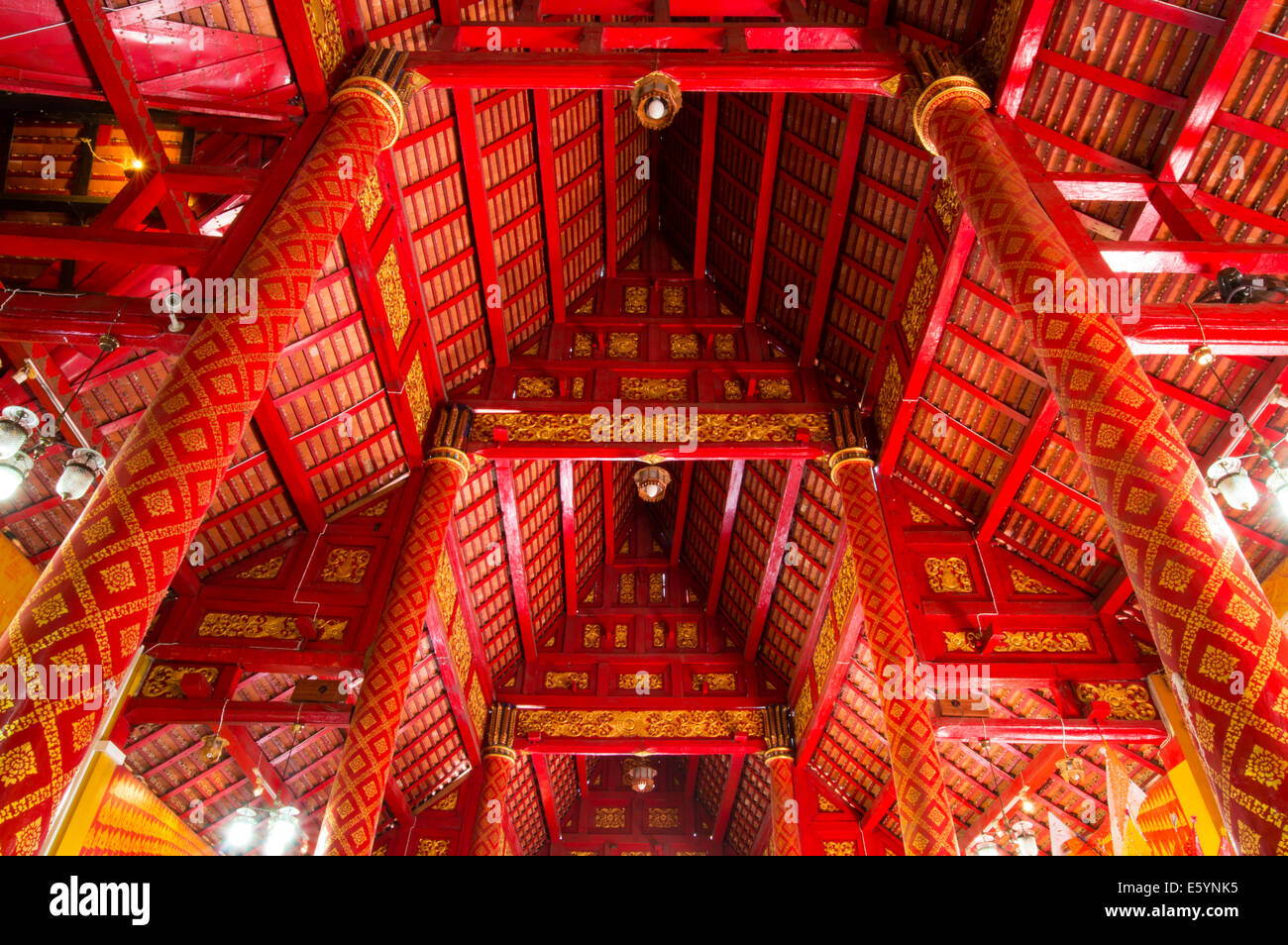 Thai tempel innenraum -Fotos und -Bildmaterial in hoher Auflösung – Alamy