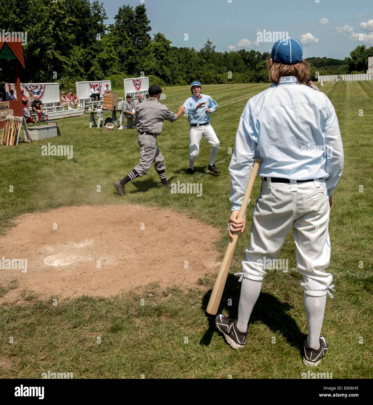 Mumford, New York, USA. 9. August 2014. Ein Eichen-Spieler wird leicht ...