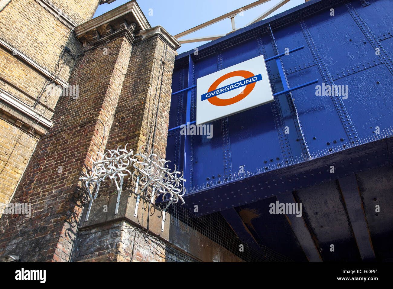 Anti sitting spikes -Fotos und -Bildmaterial in hoher Auflösung – Alamy
