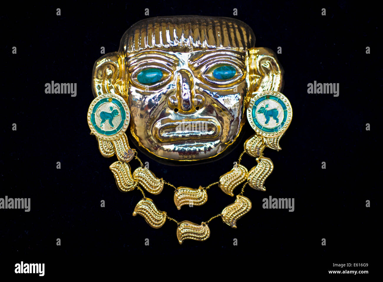 Goldene präkolumbianischen Inka-Maske, Replik, Messingblech mit ...