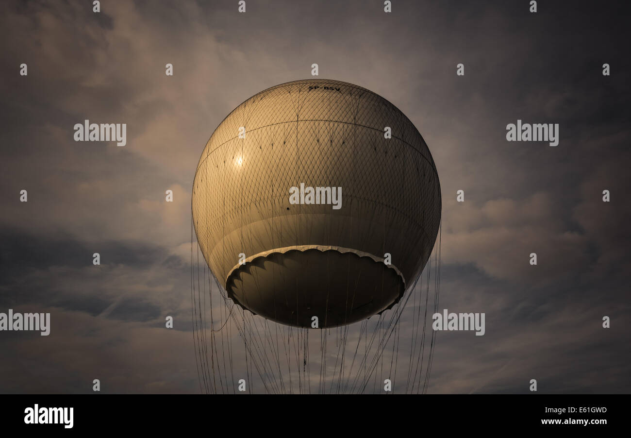 Tethered Balloon Ride Stockfotos & Tethered Balloon Ride Bilder - Alamy