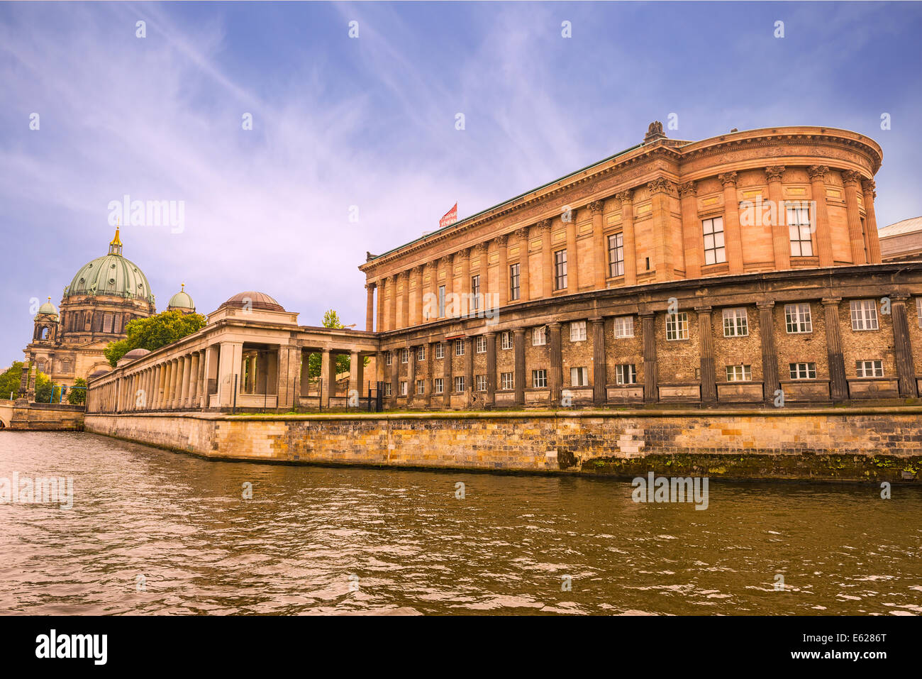Museum Island (Museumsinsel) an der Spree in Berlin mit "Alten ...
