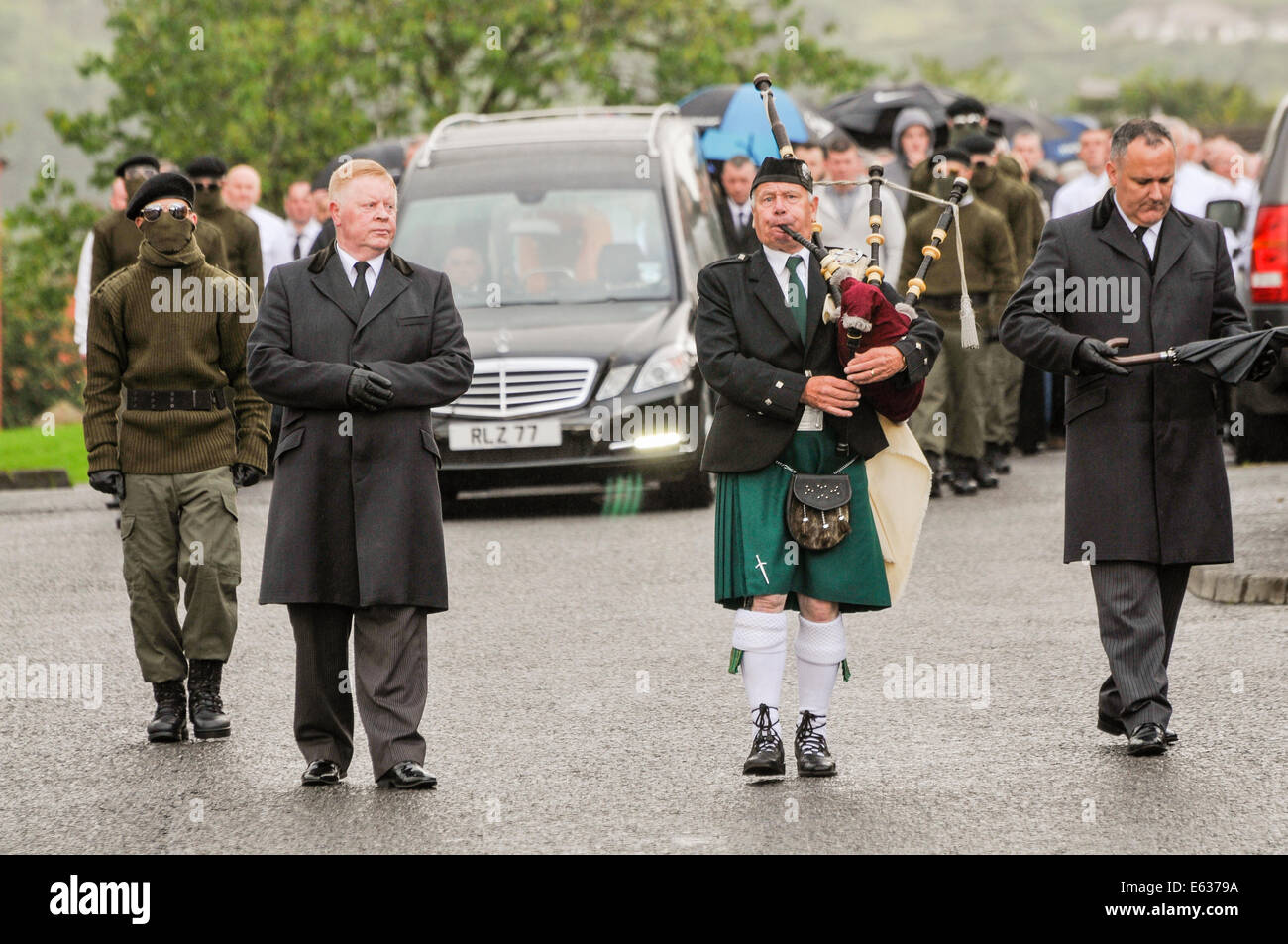 Ira uniform paramilitary paramilitaries -Fotos und -Bildmaterial in ...