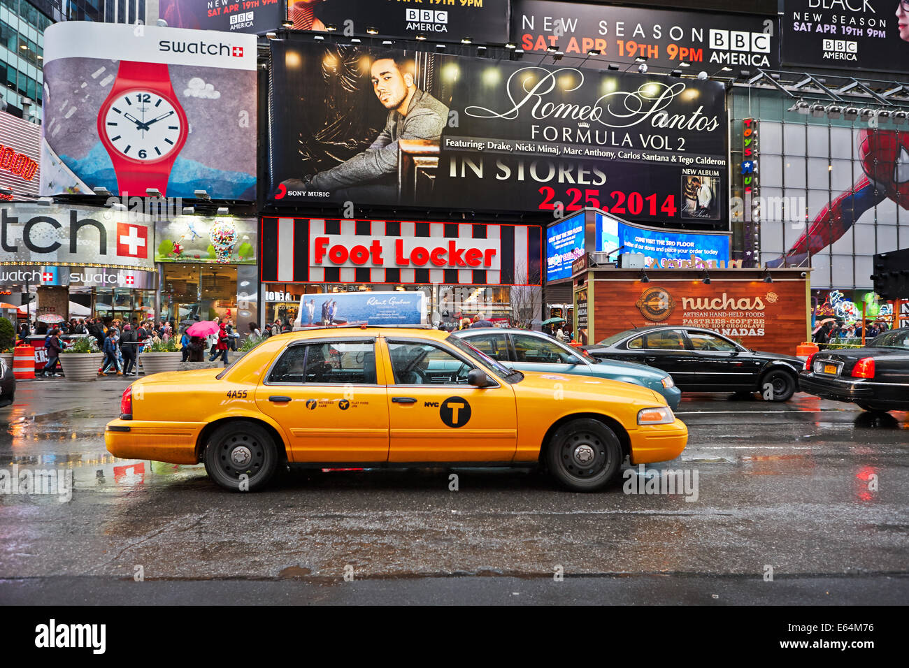 Gelbe Medaillon Taxi auf den Times Square. Manhattan, New York, USA ...