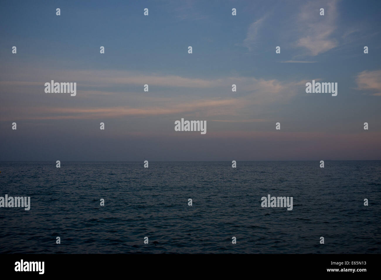 Horizont meer himmel -Fotos und -Bildmaterial in hoher Auflösung – Alamy
