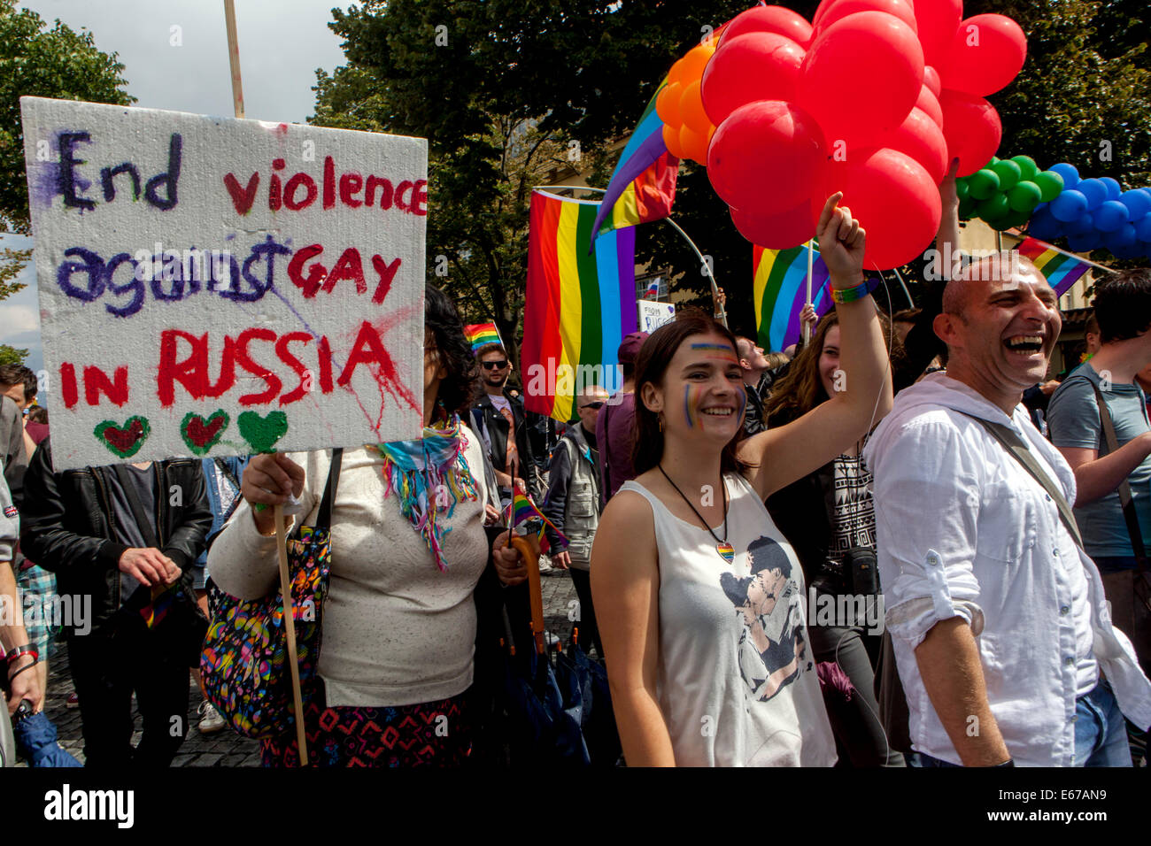 Schwulen parade gewalt -Fotos und -Bildmaterial in hoher Auflösung – Alamy