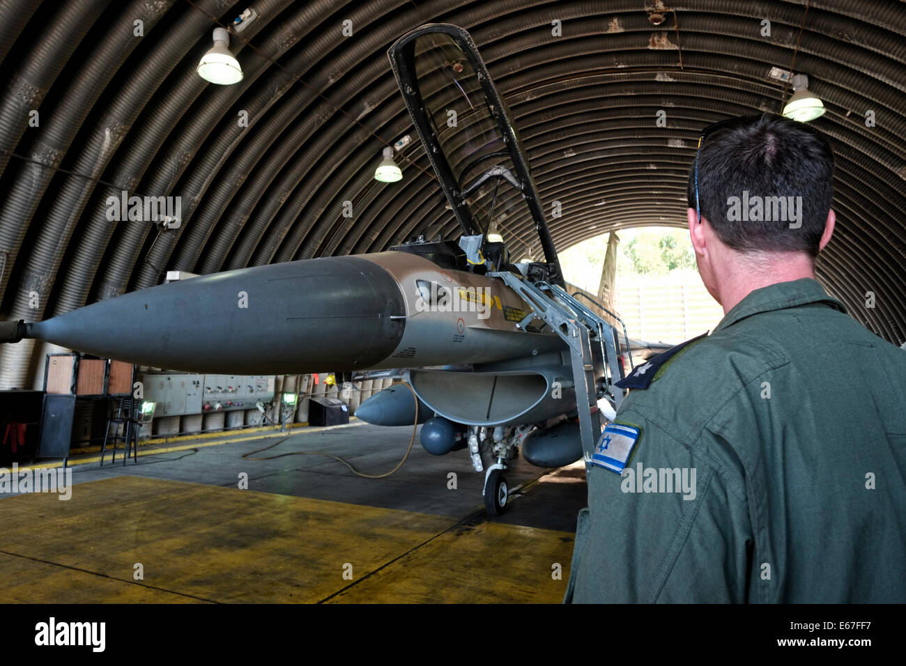 Israeli air force iaf pilot -Fotos und -Bildmaterial in hoher Auflösung ...