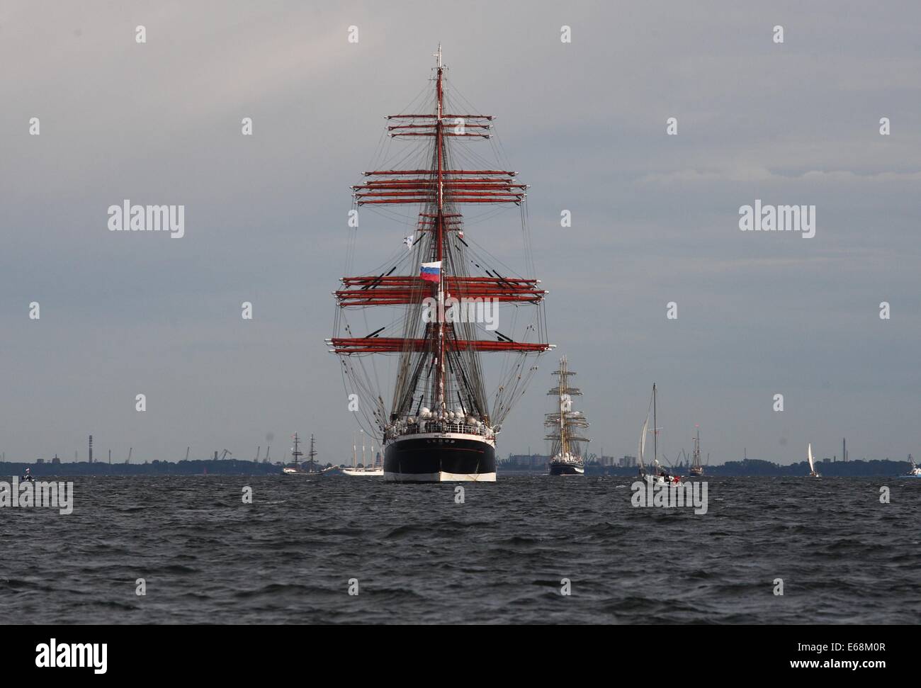 Russisches 4 mast segelschiff sedov -Fotos und -Bildmaterial in hoher ...