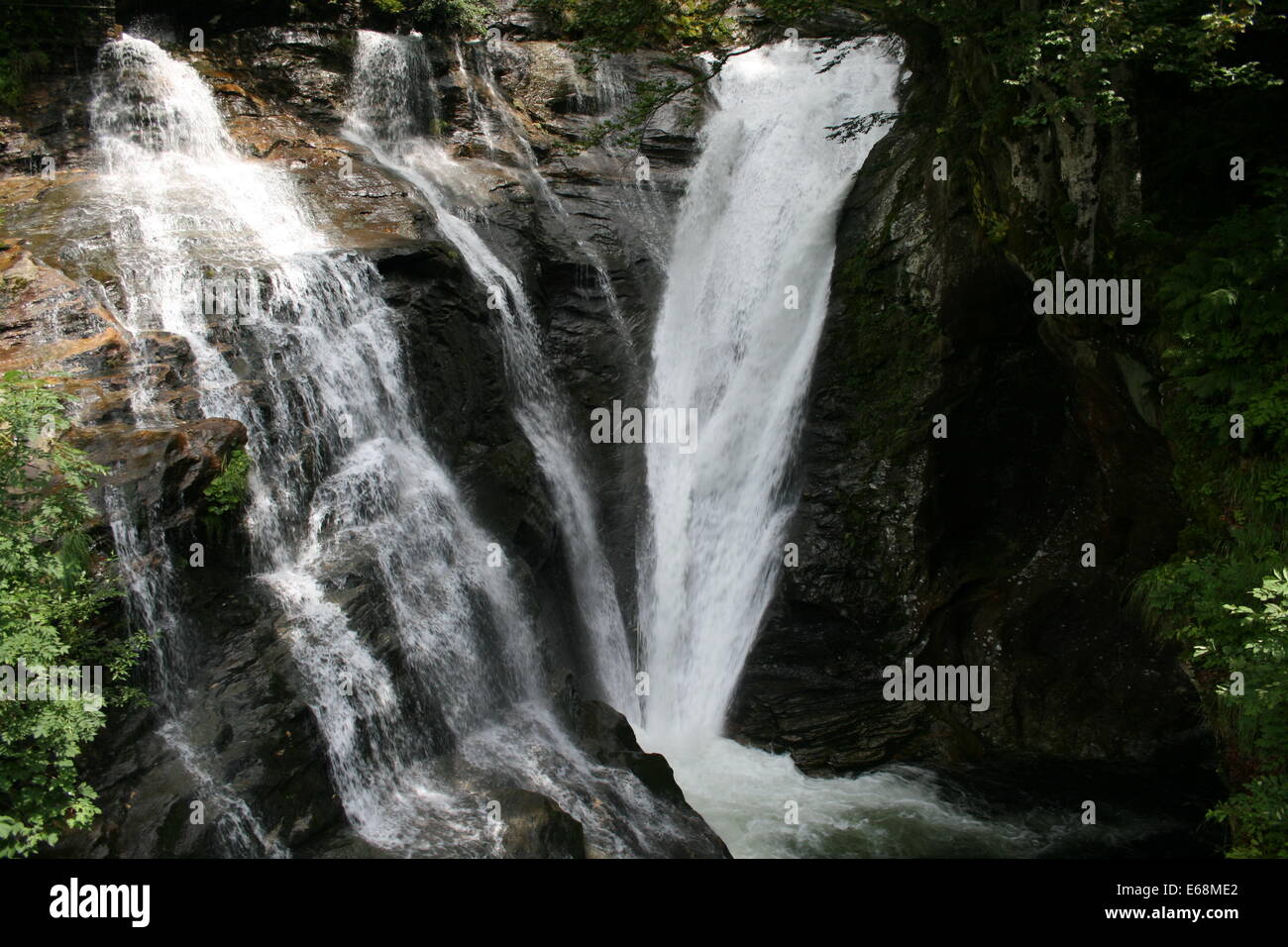 Waterfall switzerland swiss mountain -Fotos und -Bildmaterial in hoher ...