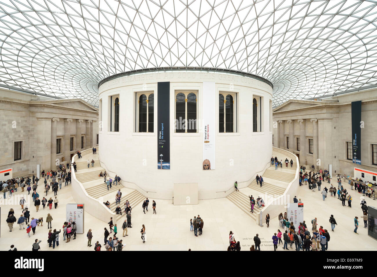 Der Great Court, Innenhof mit modernen Kuppeldach, Stahl und Glas Bau ...