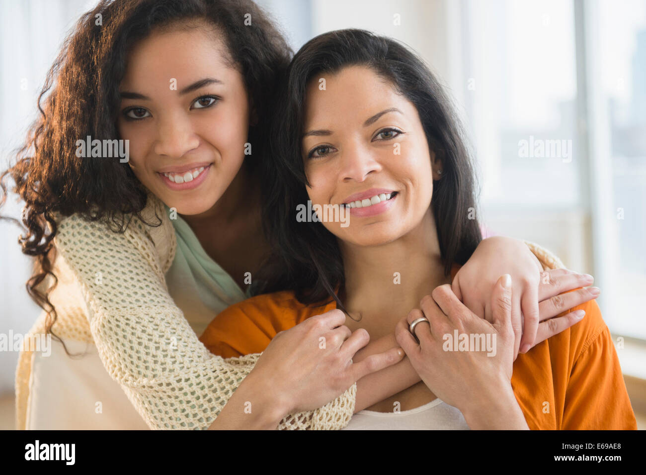 Mutter tochter teen -Fotos und -Bildmaterial in hoher Auflösung – Alamy