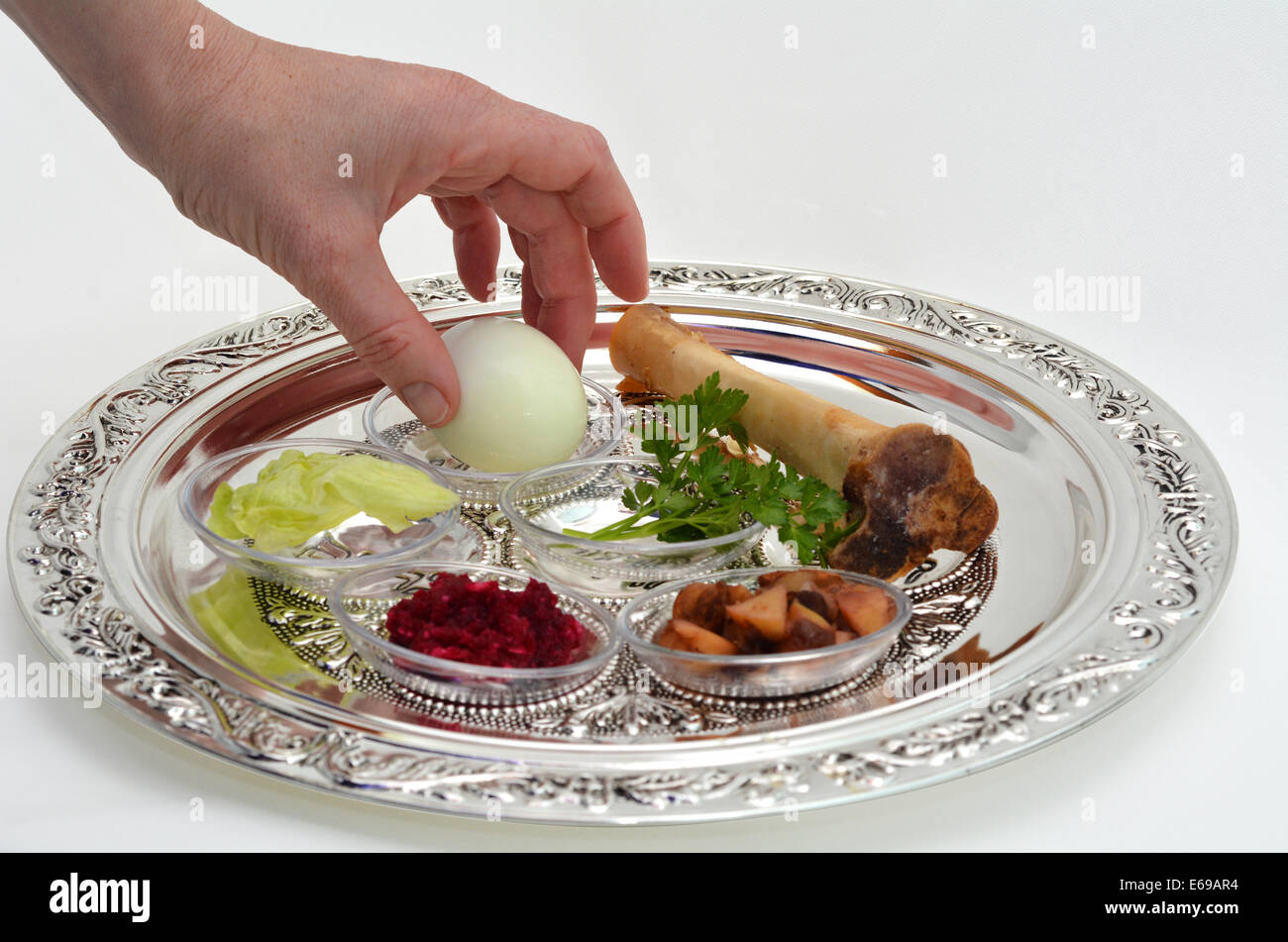 Passahfest Seder Platte Symbolisches Essen Stockfotos und -bilder ...