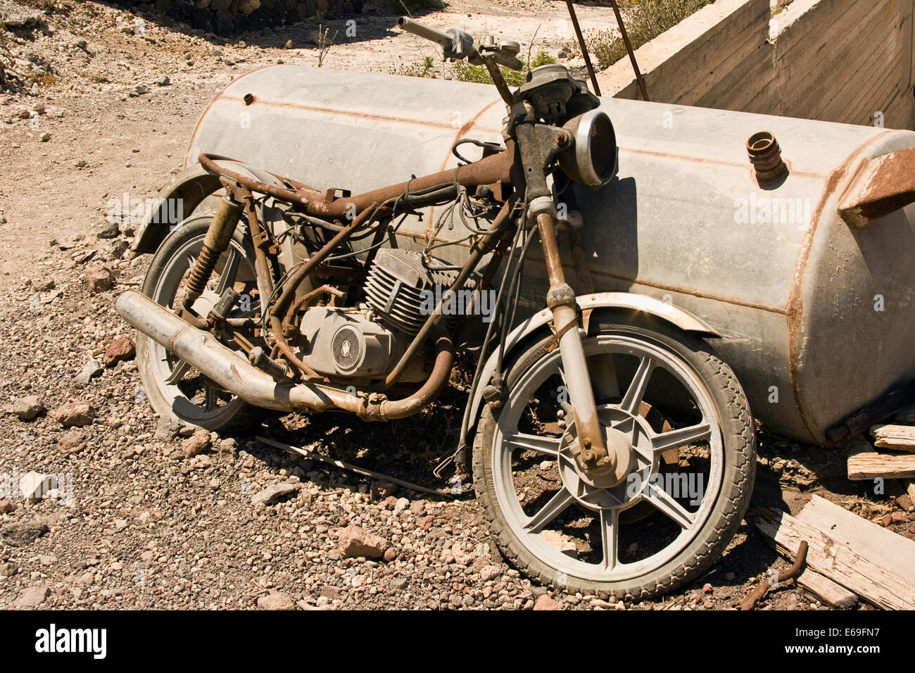 Wunderbar Motorrad Schrottplatz In Der Nahe Ebenbild