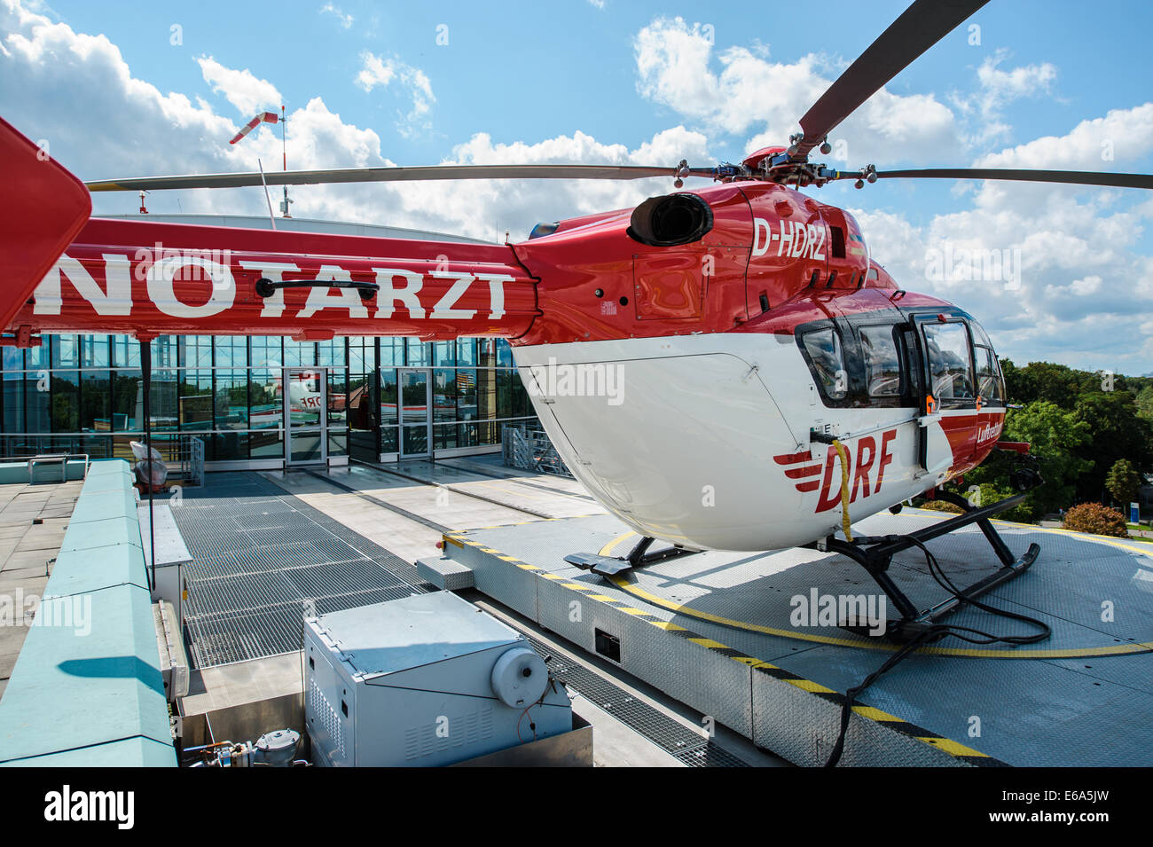 Die DRF-Rettungshubschrauber "Christoph Berlin" Eurocopter EC145 ist am ...