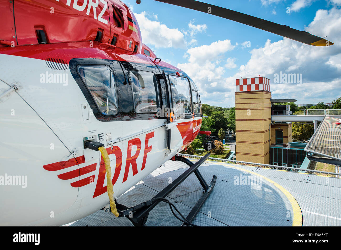 Die DRF-Rettungshubschrauber "Christoph Berlin" Eurocopter EC145 ist am ...