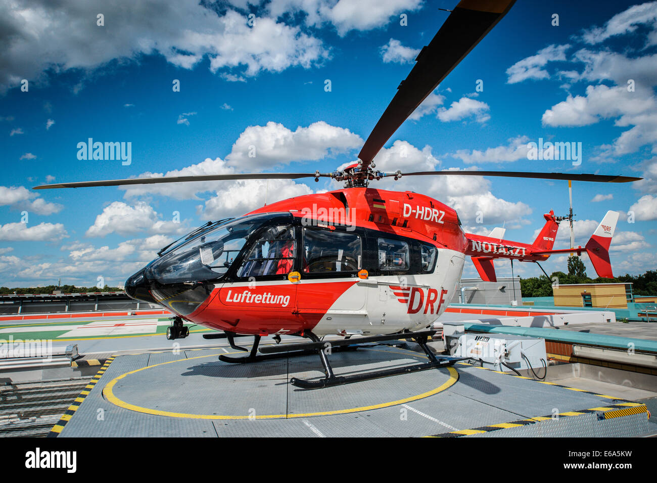 Die DRF-Rettungshubschrauber "Christoph Berlin" Eurocopter EC145 ist am ...