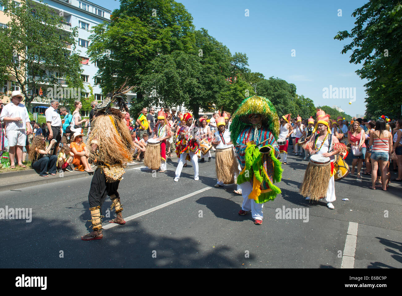 Teilnehmer am Karneval der Kulturen (Karneval der Kulturen), eines der ...